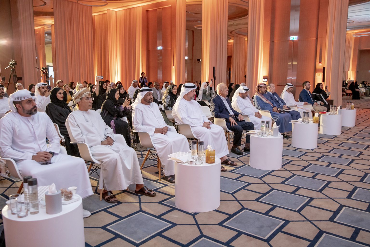 أكاديمية الفنون بالفجيرة تفتتح مدرسة التذهيب والزخرفة